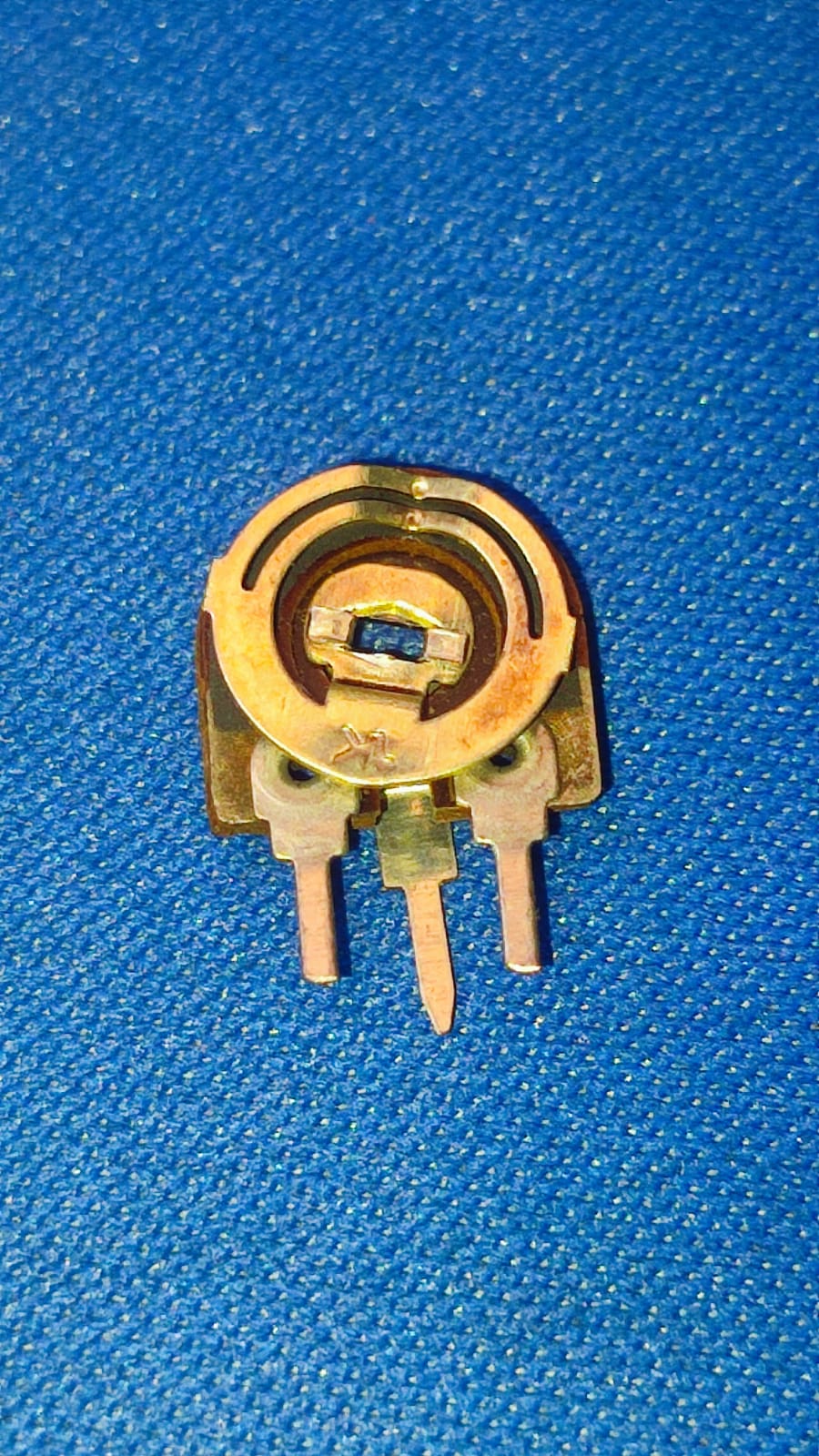 1K metal preset vertical ELCON 102 Potentiometer ETD10997 – EMERGING TECHNOLOGIES