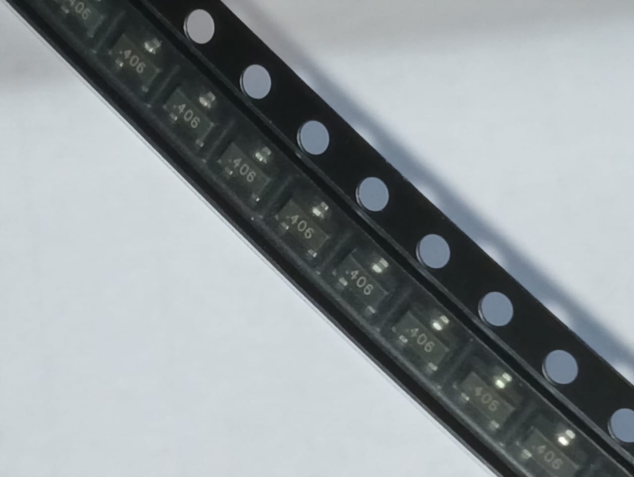 PCR406 SIKOR SOT23 THYRISTOR 400V 0.5A ETA1915 – EMERGING TECHNOLOGIES